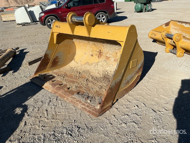 Cat 72 in Excavator Bucket - Fits Cat 320 | Ritchie Bros. Auctioneers