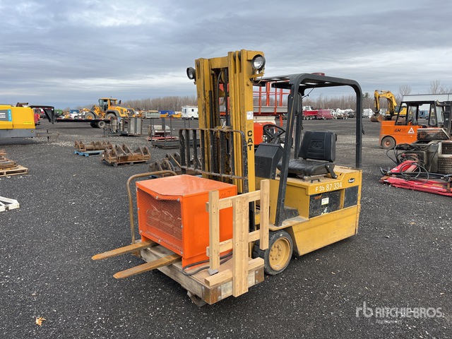 1984 Cat F35 3050 lb Electric Forklift | Ritchie Bros. Auctioneers