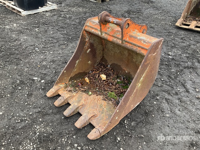 780 mm Digging Excavator Bucket | Ritchie Bros. Auctioneers