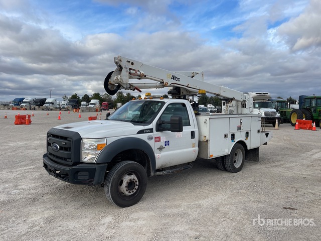 Altec AT40G 40 ft on 2015 Ford F-550 XL 4x2 Camion de cubo | Ritchie ...