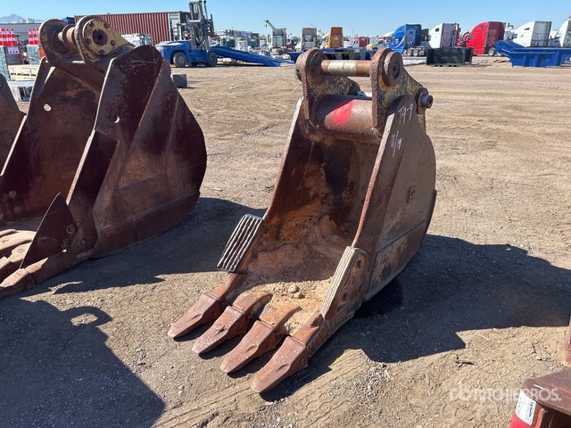 Entek 30 in Digging Excavator Bucket - Fits Cat 330D | Ritchie Bros ...