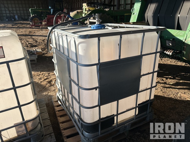 DEF Tote Tank w/ Suzzara Blue Pump | Ritchie Bros. Auctioneers