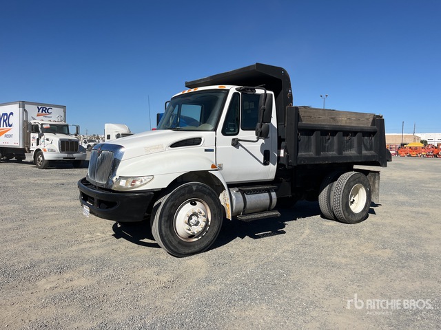 2013 International 4300 SBA 4x2 Camion à benne essieu simple | Ritchie ...