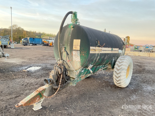 2002 Major 1300 Slurry Vac Tanker Trailer | Ritchie Bros. Auctioneers