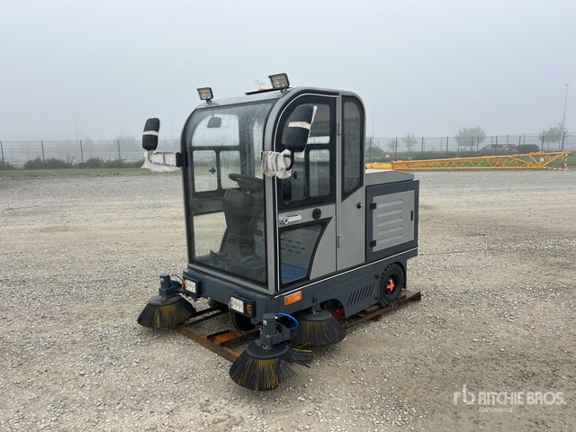 2024 Kaster VOL-2000 Tracteur balai (Unused) | Ritchie Bros. Auctioneers