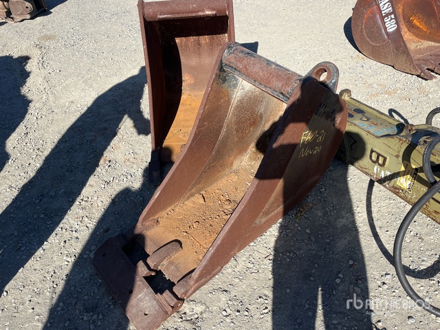 Wain-Roy 16 in Q/C Backhoe Rear Bucket | Ritchie Bros. Auctioneers