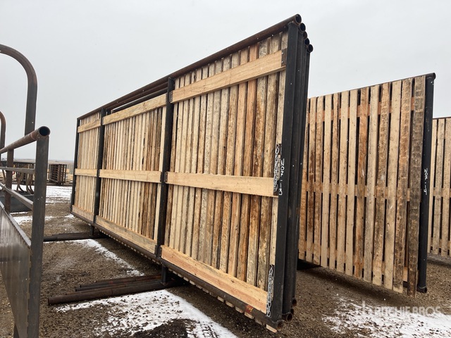 Quantity of (5) 24 ft x 8 ft Clôture anti-vent | Ritchie Bros. Auctioneers