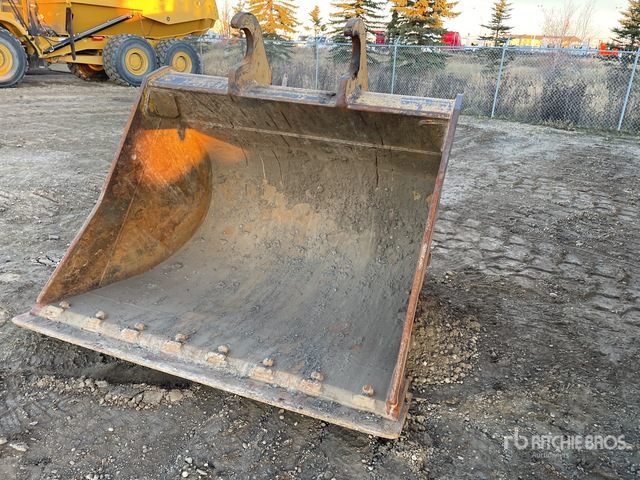 Brandt 66 in Q/C Cleanup Excavator Bucket - Fits John Deere 250G LC ...