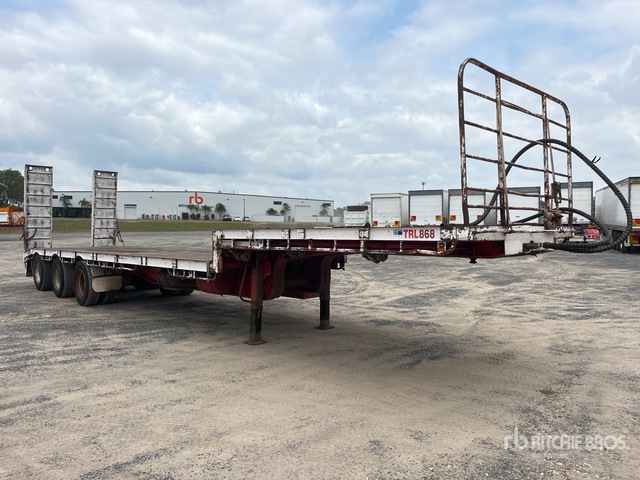 2004 Moore 13.1 m Tri/A Step Deck Trailer | Ritchie Bros. Auctioneers