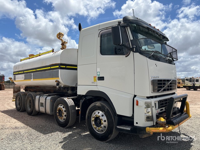 2005 Volvo FH16 18000 L 8x4 Twin-Steer Camion cisterna de agua ...