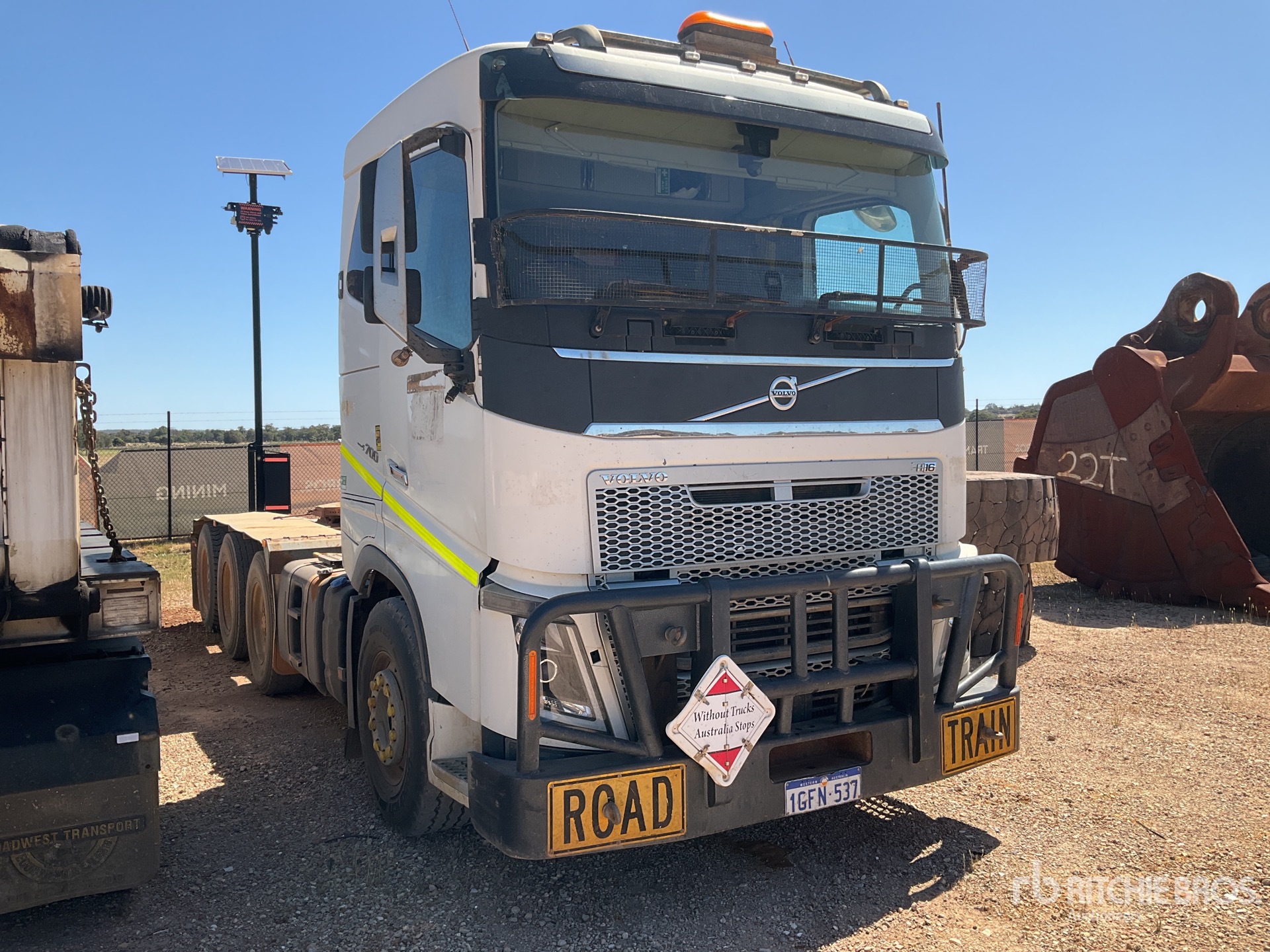 2017 Volvo FH16 8x6 Twin-Steer Tracteur Routier | Ritchie Bros. Auctioneers