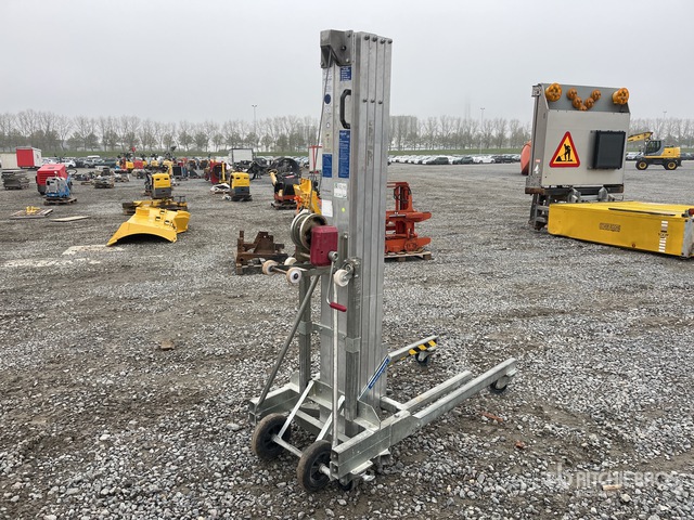2013 Bocker LM750 Material Hoist | Ritchie Bros. Auctioneers