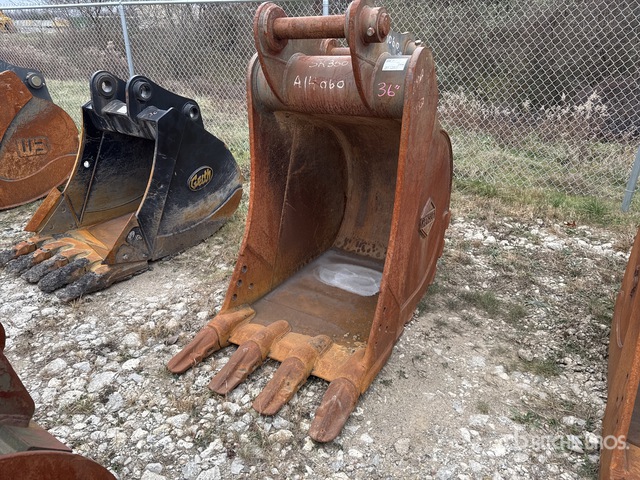2014 Hensley SK350LC 36 in Excavator Bucket | Ritchie Bros. Auctioneers