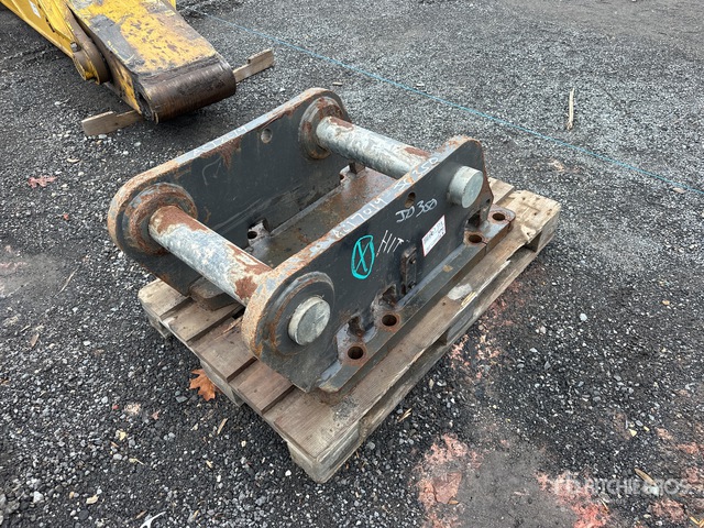 2017 Magnum MM154 16 in Mounting Bracket | Ritchie Bros. Auctioneers