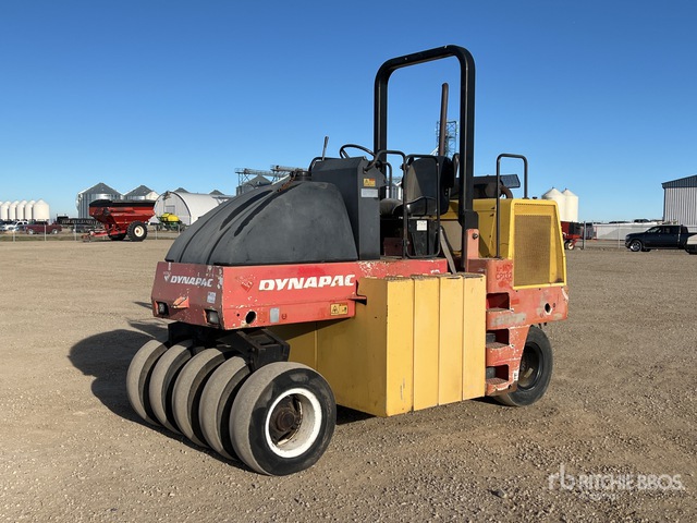 2001 Dynapac CP132 9 Wheel Pneumatic Roller | Ritchie Bros. Auctioneers