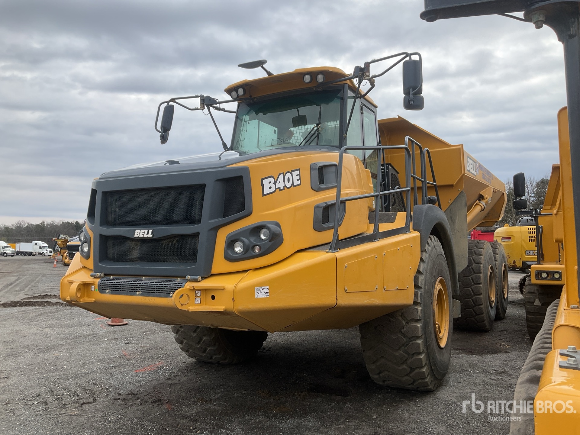 2022 Bell Trucks B40E 6x6x6 Camión Dumper Articulado | Ritchie Bros ...