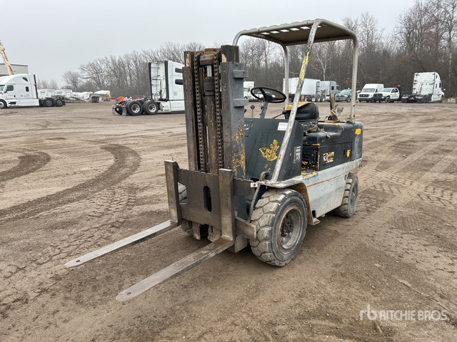 Cat V60B 5500 lb Pneumatic Tire Forklift | Ritchie Bros. Auctioneers