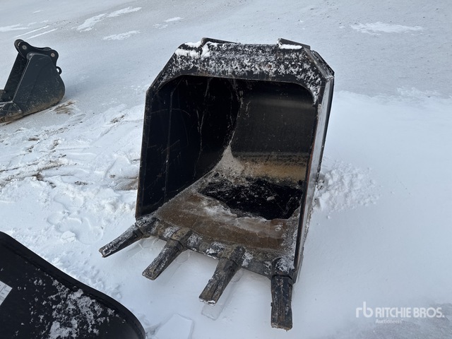 2018 Gradall XL4000 36 in Digging Excavator Bucket | Ritchie Bros ...