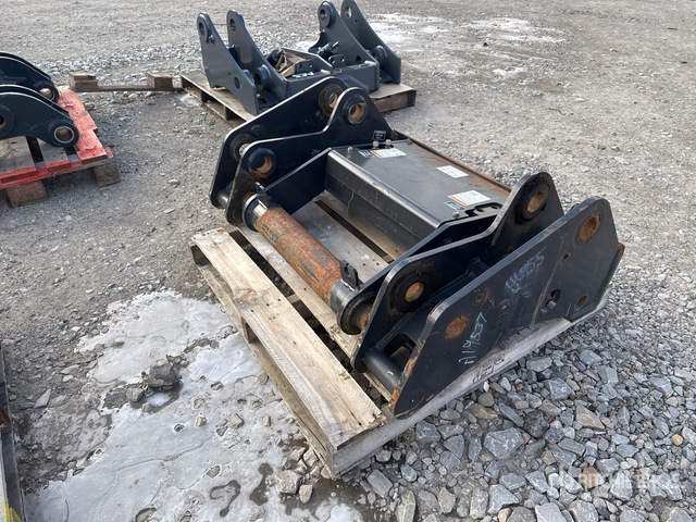 2019 JRB HL955TM-JRB Quick Coupler | Ritchie Bros. Auctioneers