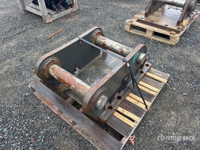 2017 Magnum MM154 16 in Mounting Bracket | Ritchie Bros. Auctioneers