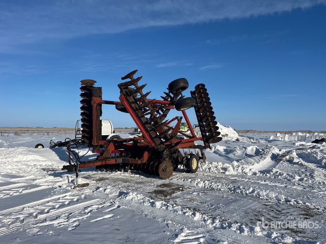 International 596 30 ft Tandem Disc | Ritchie Bros. Auctioneers