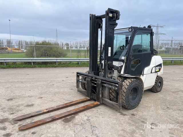 2011 Cat DP50CN 4600 kg Pneumatic Tire Forklift | Ritchie Bros. Auctioneers