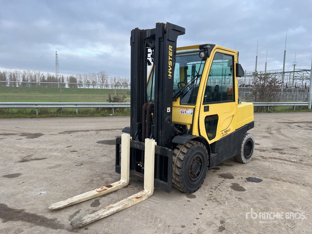 2008 Hyster H5.5FT 5300 kg Pneumatic Tire Forklift | Ritchie Bros. Auctioneers