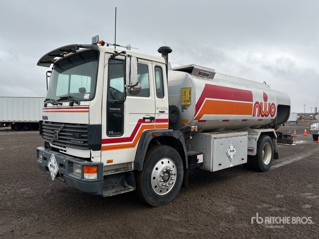 1993 Volvo FE 3000 gal 4x2 COE Camión-cisterna | Ritchie Bros. Auctioneers