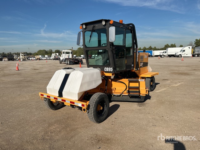 2019 LeeBoy CB95 Self-Propelled Broom | Ritchie Bros. Auctioneers