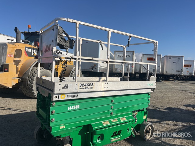 2014 JLG 3246ES Electric Scissor Lift | Ritchie Bros. Auctioneers
