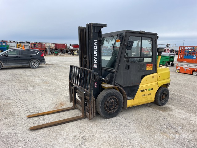 2012 Hyundai 35D-9A 7150 lb Pneumatic Tire Forklift (Inoperable ...