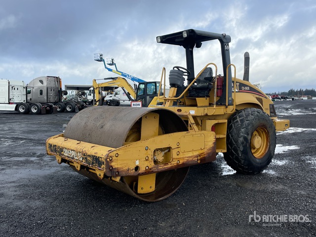 2004 Cat CS-563E Smooth Drum Compactor | Ritchie Bros. Auctioneers