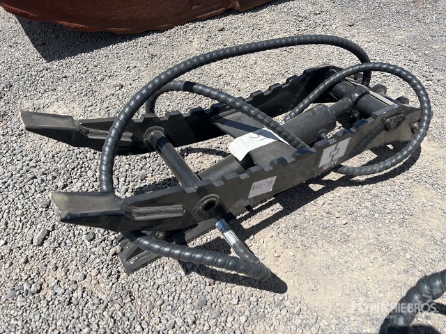 2024 GIYI GY-HTB Hydraulic Excavator Thumb - Fits Cat 3-5 ton (Unused) | Ritchie Bros. Auctioneers