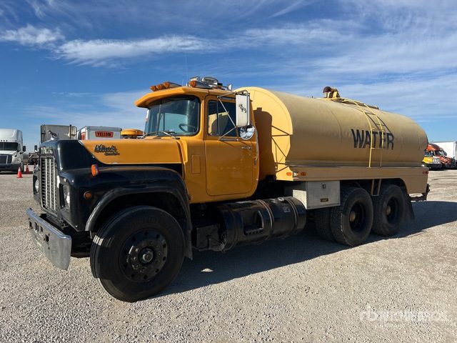 1989 Mack R688ST 2700 gal 6x4 Tanker Truck | Ritchie Bros. Auctioneers