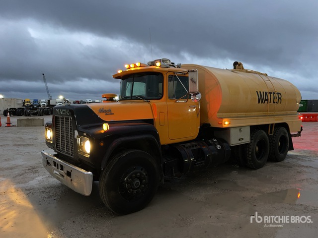 1989 Mack R688ST 2700 gal 6x4 Tanker Truck | Ritchie Bros. Auctioneers