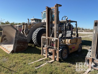 Cat DP40 8000 lb Pneumatic Tire Forklift (Inoperable) in Midlothian ...
