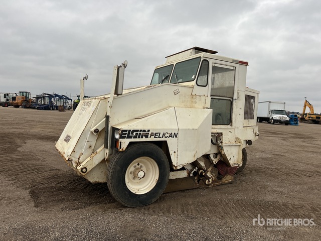 Elgin Pelican Series S Zamiatarka uliczna | Ritchie Bros. Auctioneers