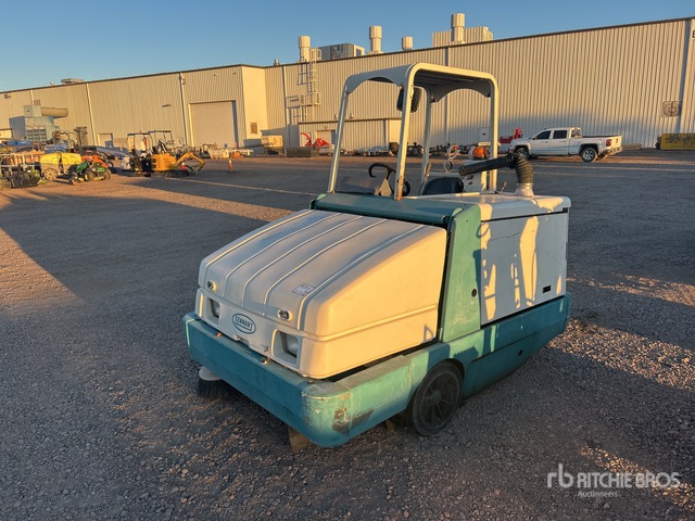 Tennant 6600 Ride-On Floor Sweeper | Ritchie Bros. Auctioneers