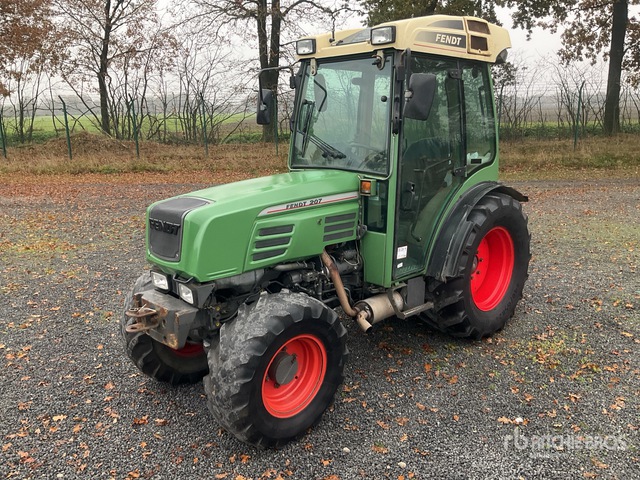 2004 Fendt 207 4WD Tractor | Ritchie Bros. Auctioneers