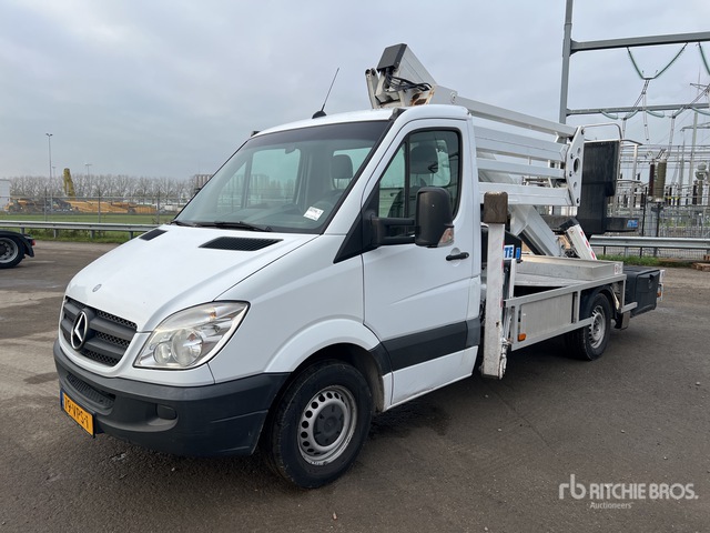 2008 Sequani Z20E-5 200 kg Articulated Boom on 2008 Mercedes-Benz ...