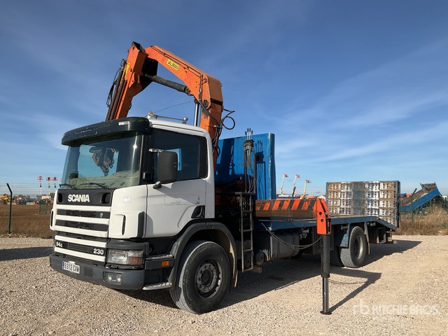 2003 Scania 94L230 4x2 Camion à plateforme avec grue | Ritchie Bros ...