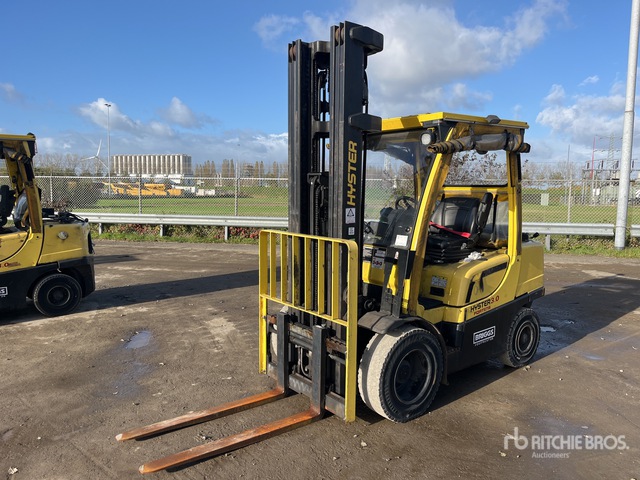 2015 Hyster H3.0FT 2480 kg Pneumatic Tire Forklift | Ritchie Bros ...