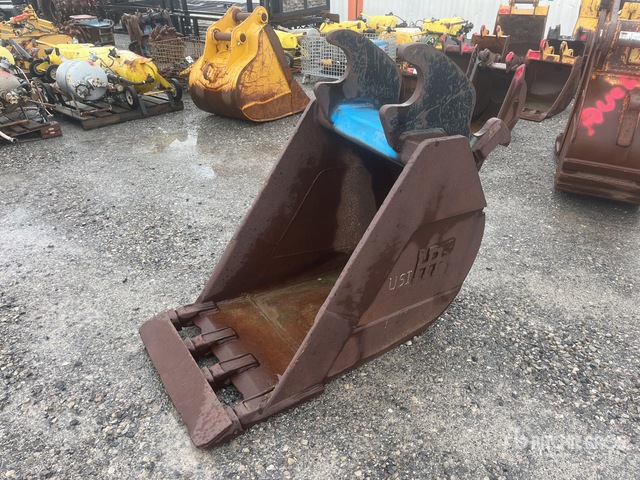HPF 30 in Digging Excavator Bucket | Ritchie Bros. Auctioneers