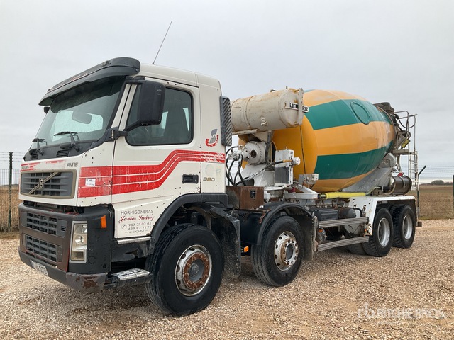 2005 Volvo FM12 8x4 Mixer Truck | Ritchie Bros. Auctioneers
