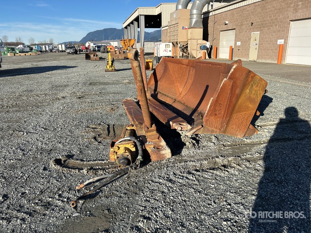 142 in Angle Dozer Blade - Fits Komatsu D85 | Ritchie Bros. Auctioneers