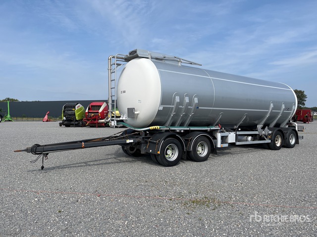 2000 LAG Quad/A Quad/A Tanker Trailer | Ritchie Bros. Auctioneers