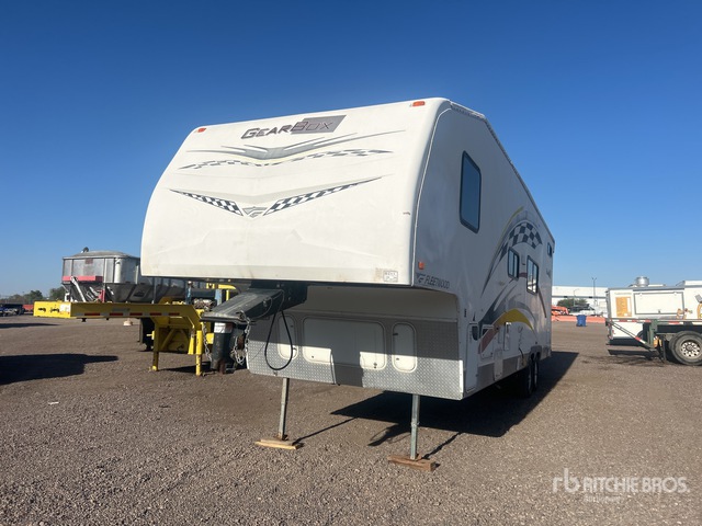 2006 Fleetwood GearBox 335FS 33 ft T/A Toy Hauler 5th Wheel Remolque de ...