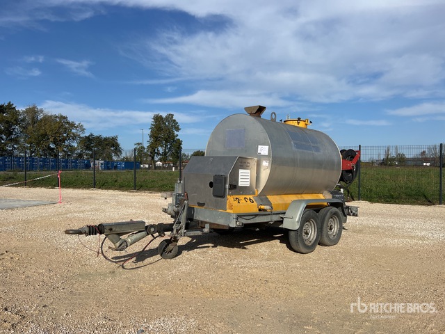 2015 CTP 2000L T/A 2000 L Remorque Repandeuse 2 Essieux Asphalt ...