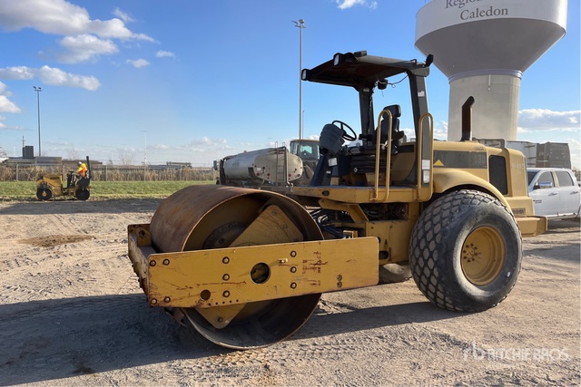 2000 Cat 563D Smooth Drum Compactor (Inoperable) | Ritchie Bros ...