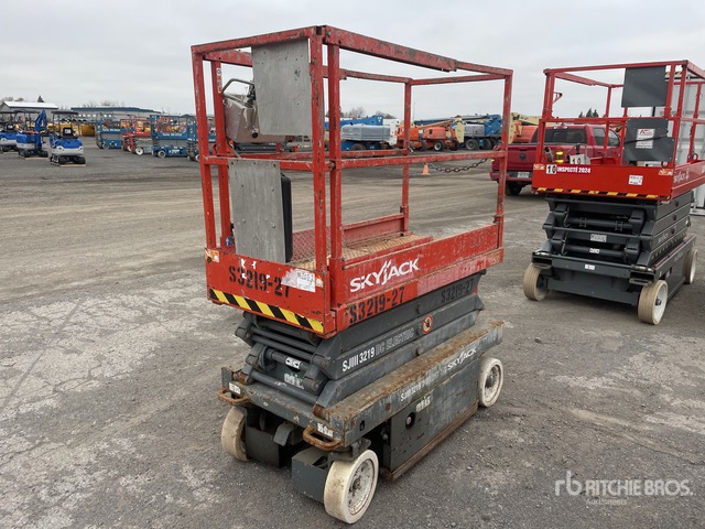 2000 Skyjack SJIII3219 Electric Scissor Lift | Ritchie Bros. Auctioneers